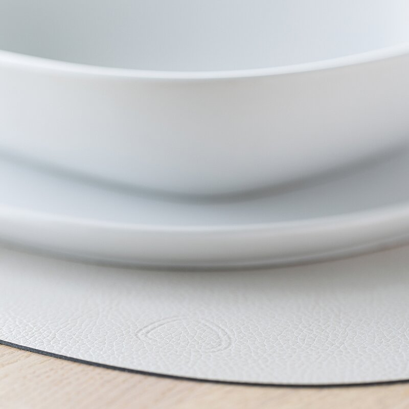 LIND DNA, Leather Serene Curve Bordstablett L 37x44 cm Cream ...